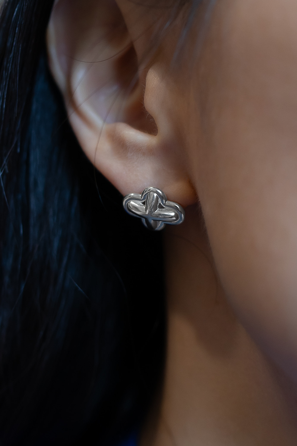Invisible collage | HUG BLOOM EARRING_SILVER