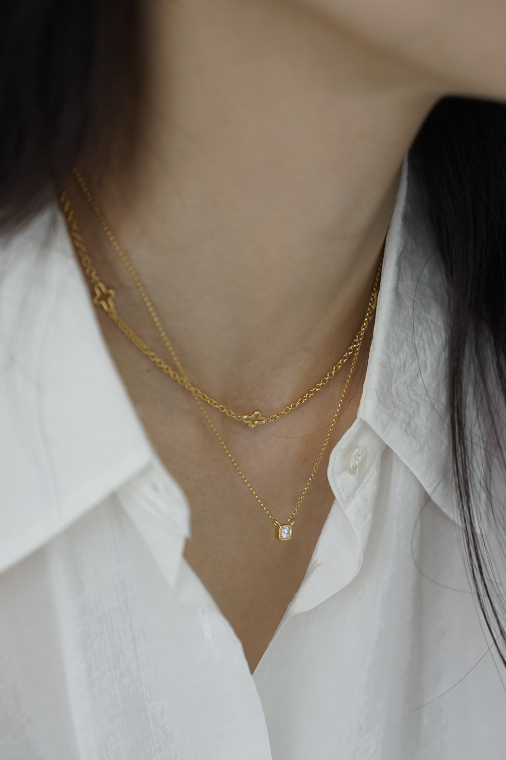 Invisible collage | 3 HUG NECKLACE_GOLD