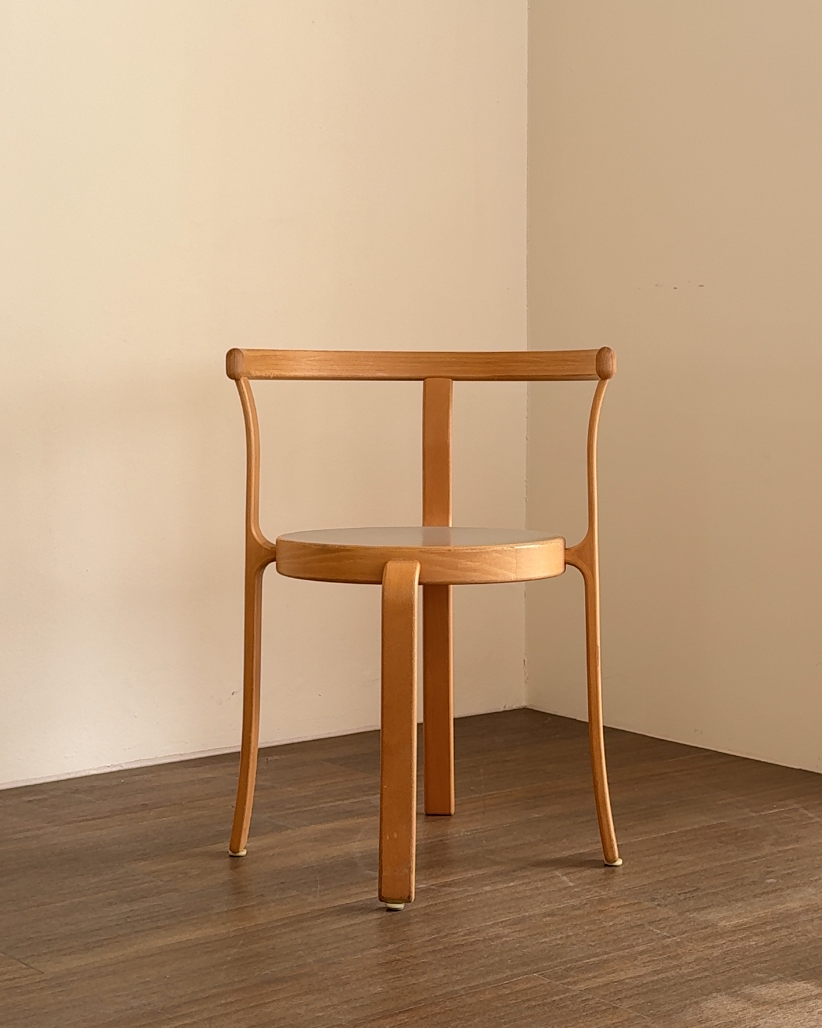 [Magnus Olesen] 8003 Series Chair - Linoleum Light Grey | 레트로비 retrobby