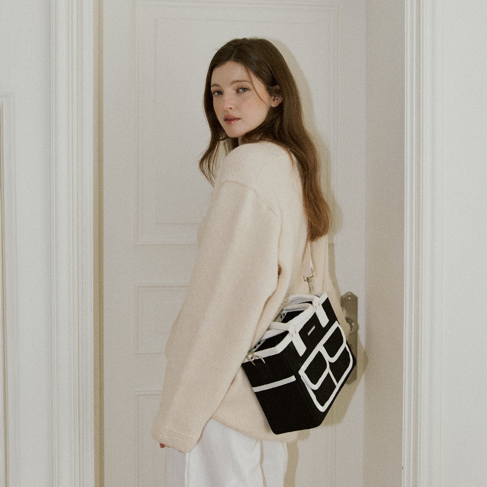 moremorr | Much Bag Medium - Black
