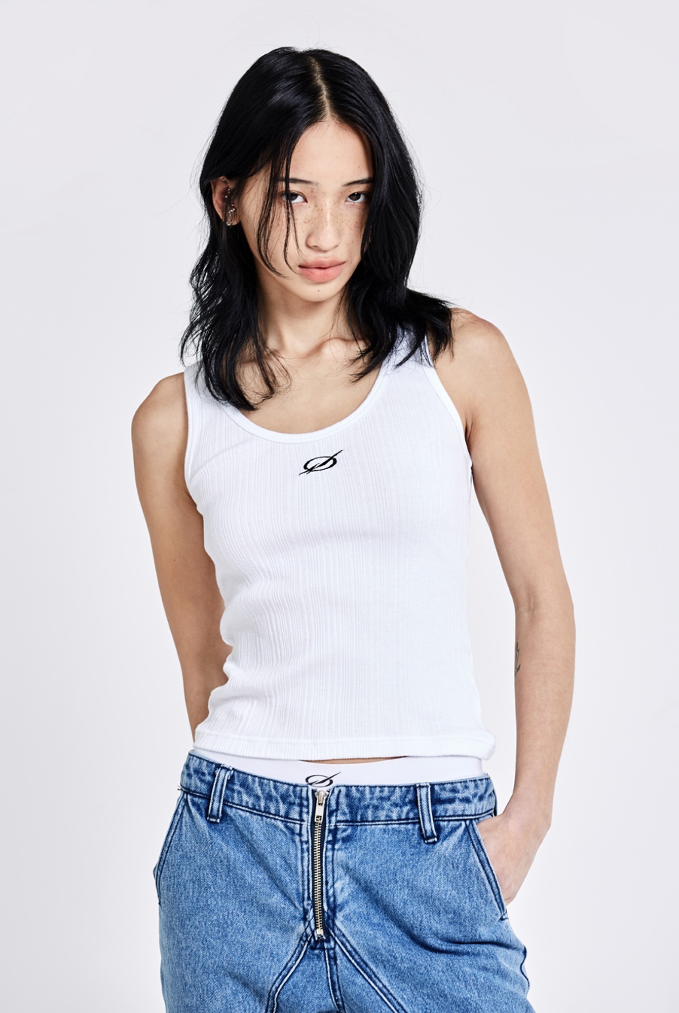 Irregular Logo embroidery Sleeveless - White(woman) - 51percent
