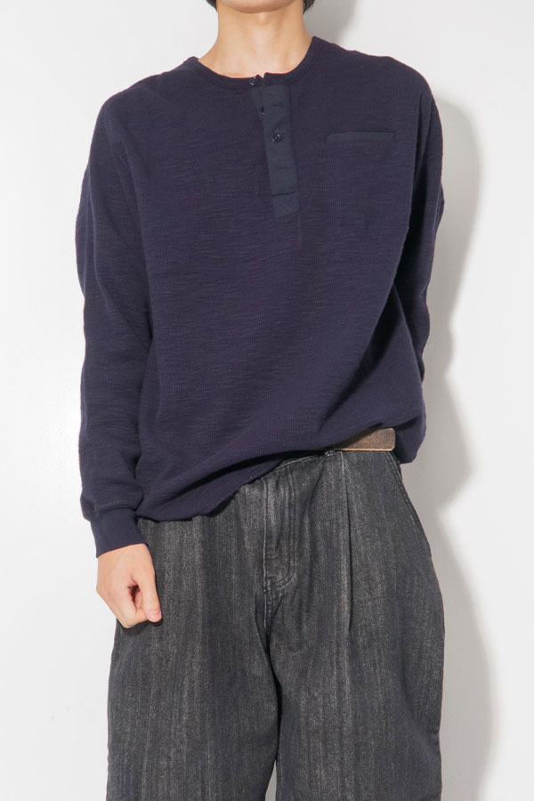 Coy Henley Neck Tee - helm 헬름