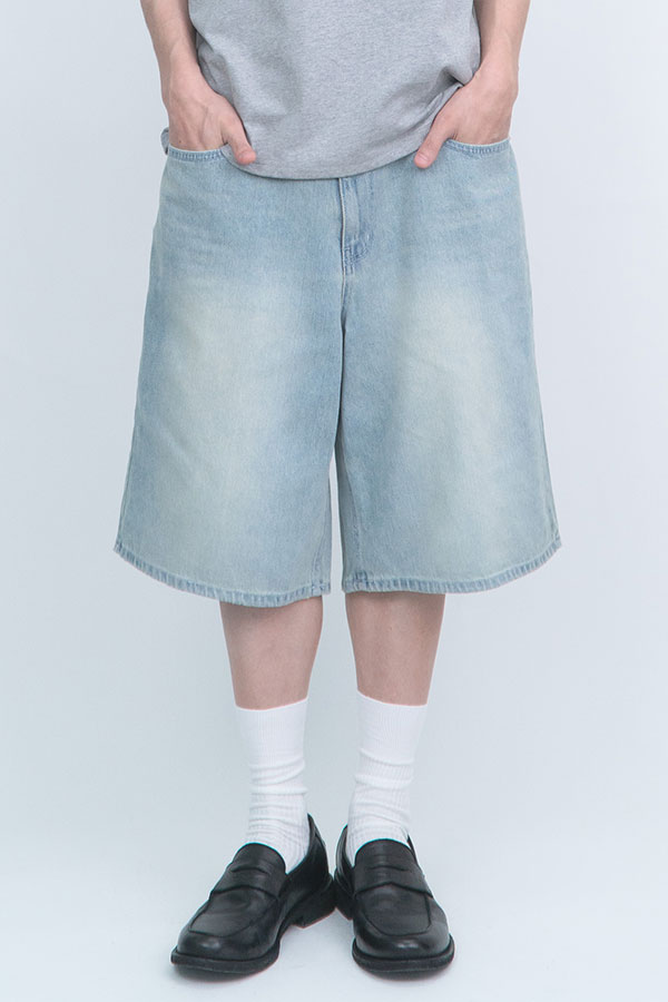 Salt Washed Denim Shorts | helm 헬름