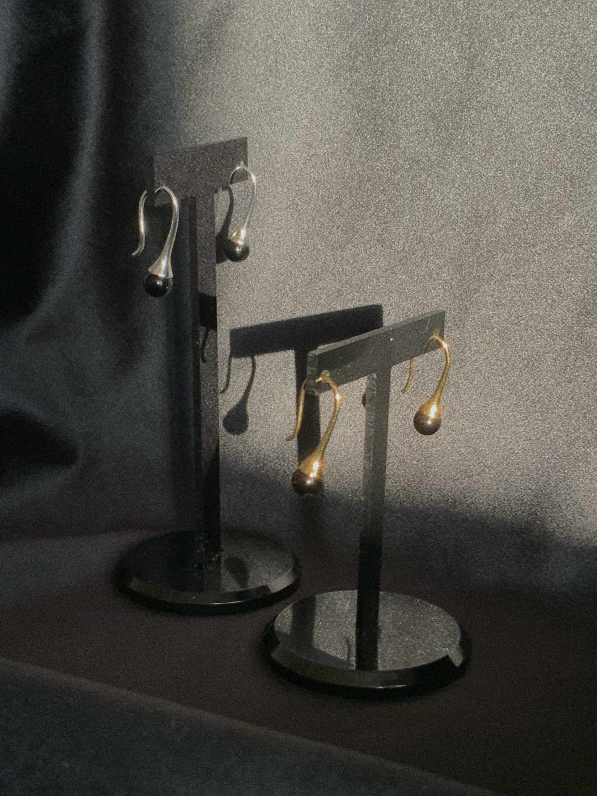 Onyx Hook earrings - Sid Jewelry