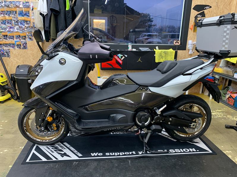 T MAX 560D / White & Carbon Custom Design | MMX19