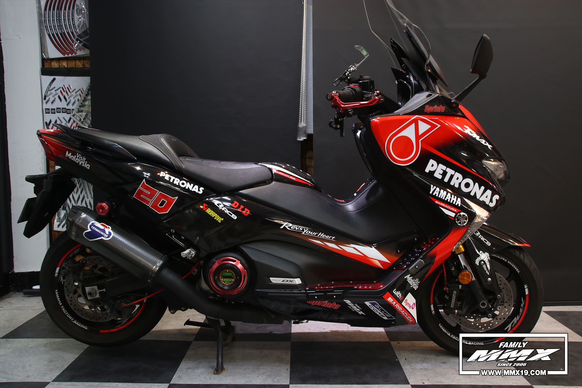T MAX 530 DX / PETRONAS Red Custom Design | MMX19