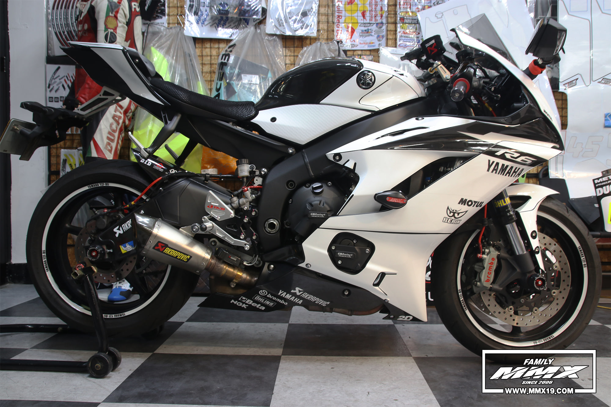 YZF R6 / Simple White Custom Design | MMX19