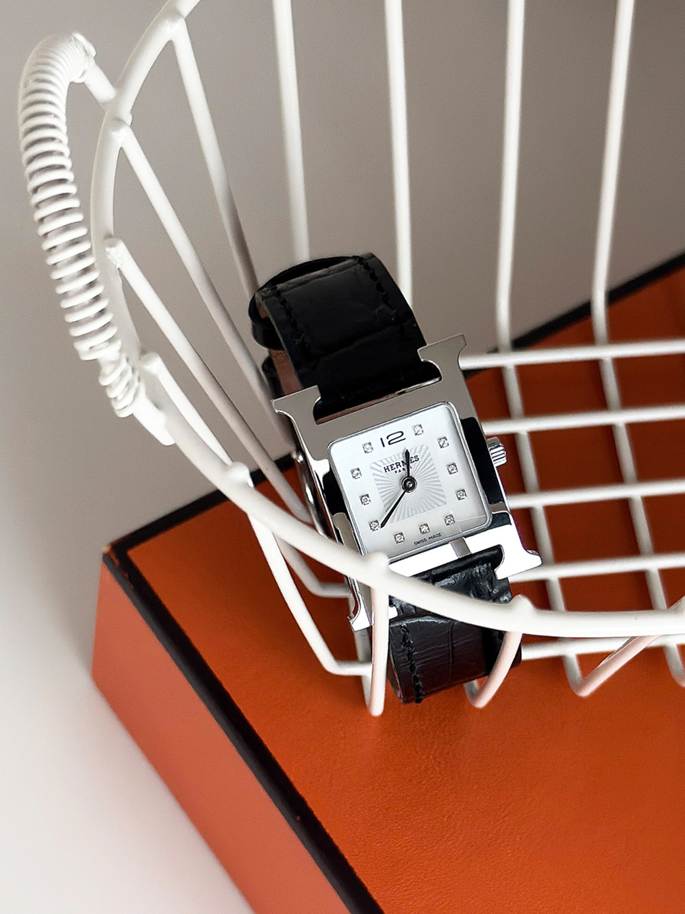 HERMES H hour dia white shell watch
