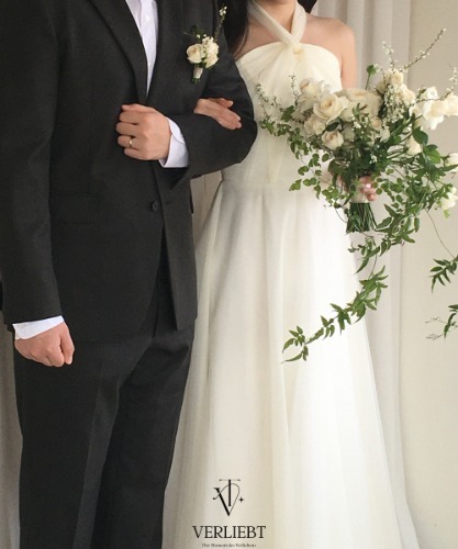 VERLIEBT(페어립트) | FOMELO DRESS (white) - 우아한 홀터넥 디자인