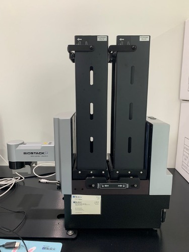 [판매완료] Microplate stacker | Universal Bio Korea