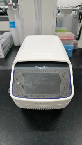 미사용 전시상품 MiniAmp™ Plus Thermal Cycler - Universal Bio Korea