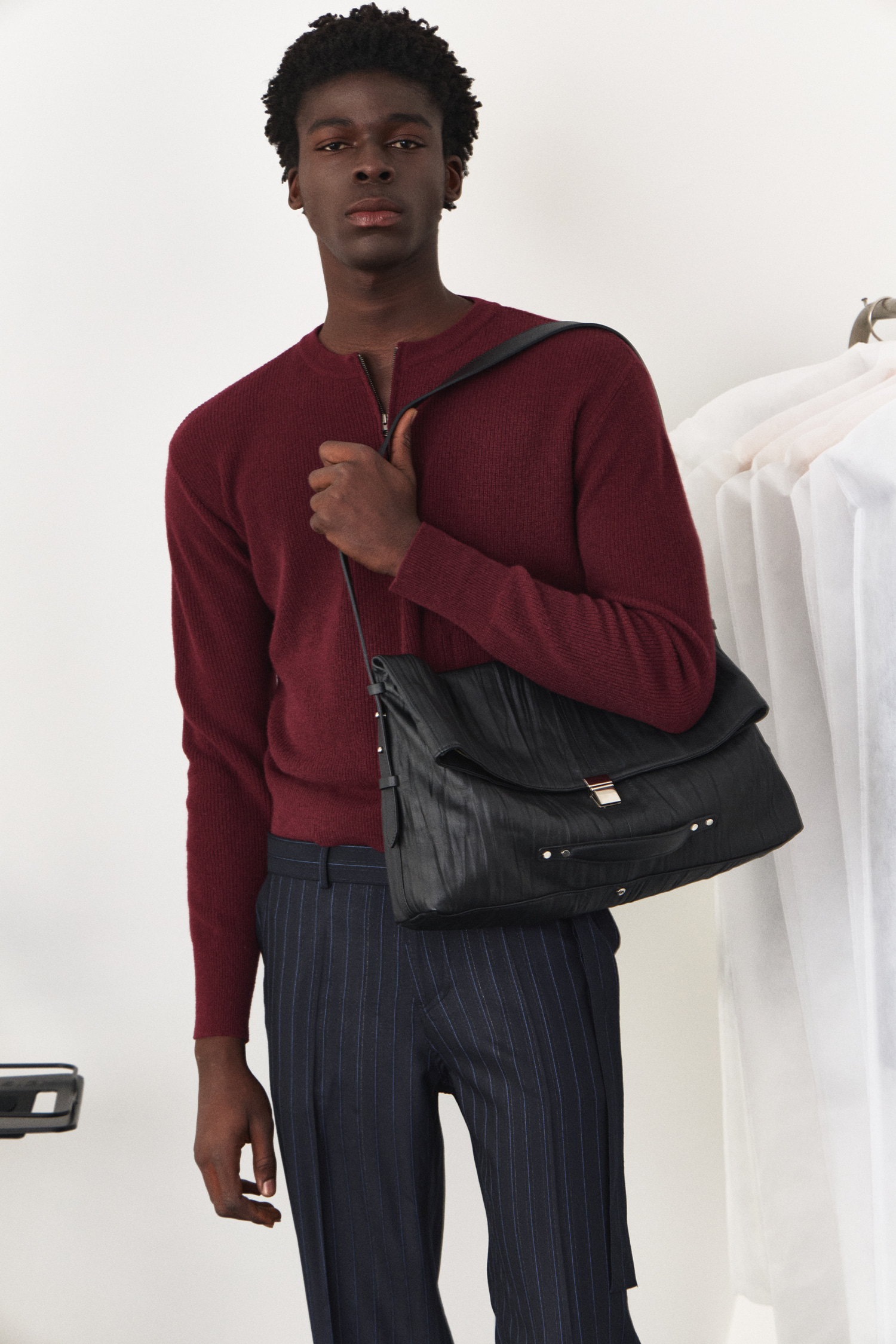 Folded Leather Shoulder Bag - Creased Black - 웨이비니스
