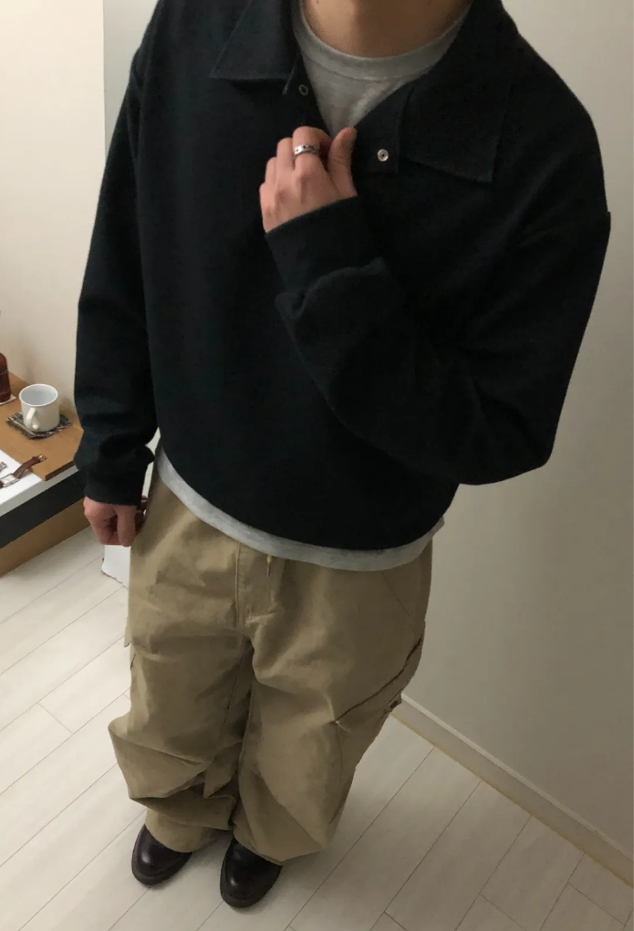 [Cell Henley neck collar] sweatshirt