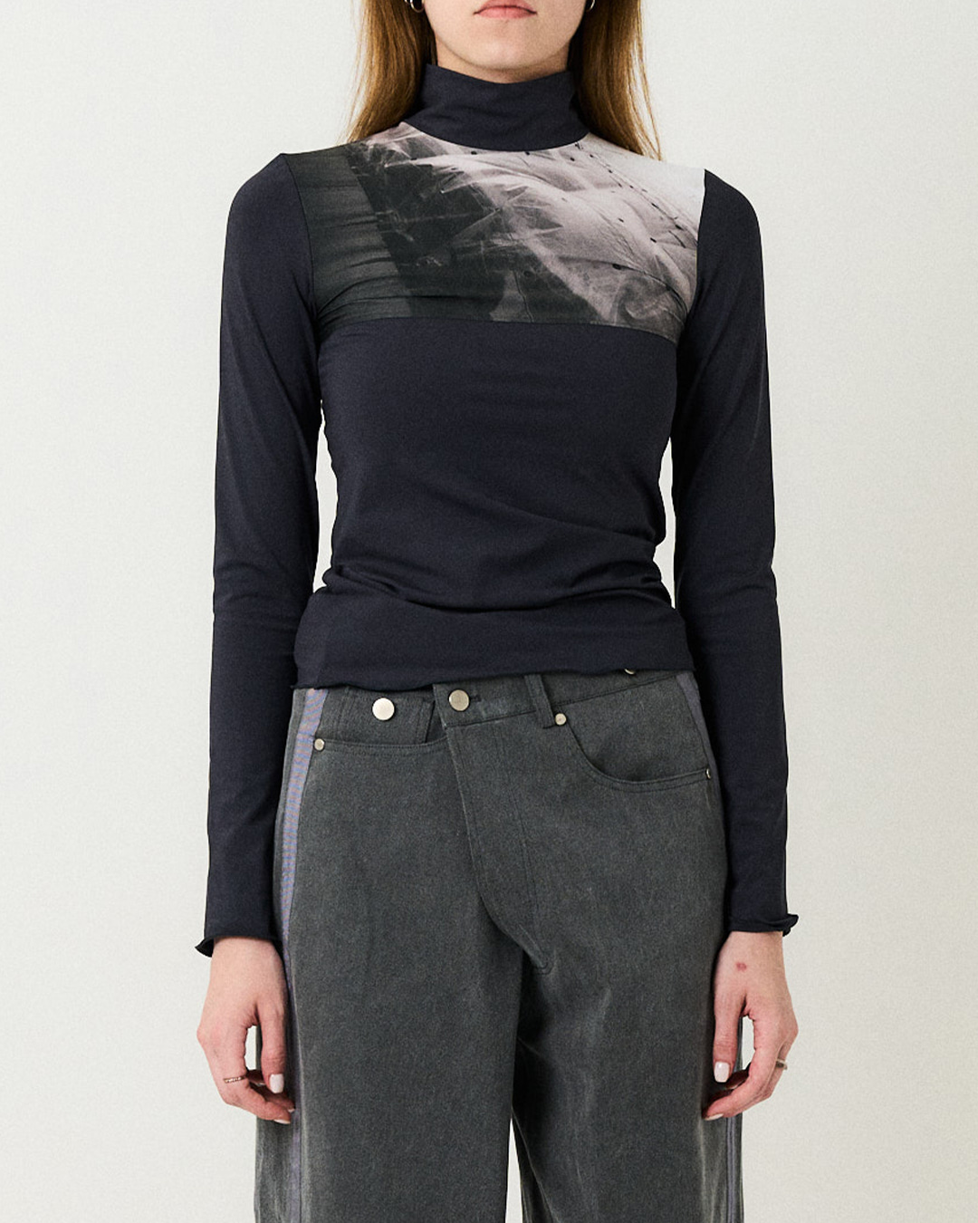 HI-NECK FRAME LONG SLEEVE (Landscape) - SEEN