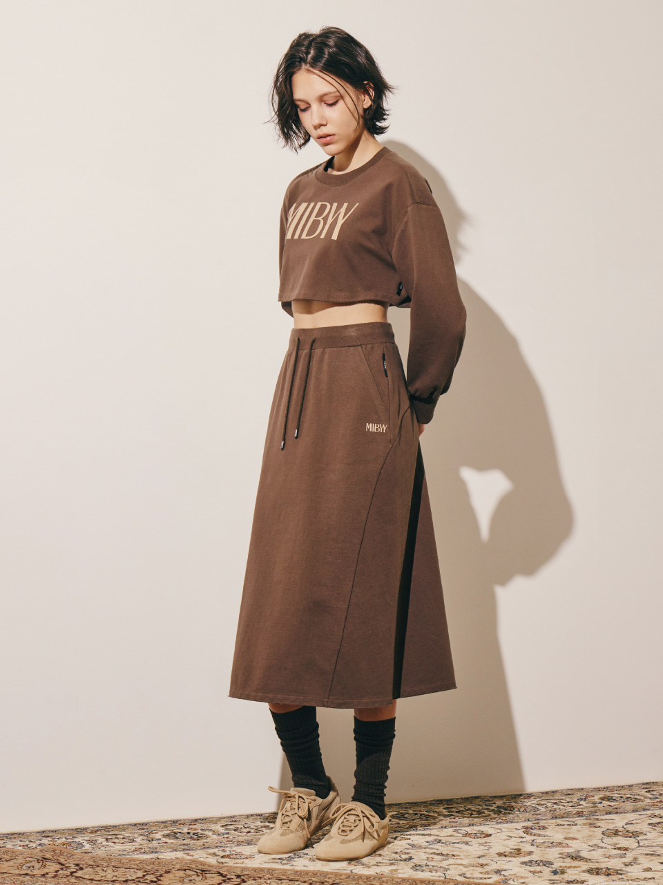 로고 패치 밴딩 스커트_BROWN | YGBM