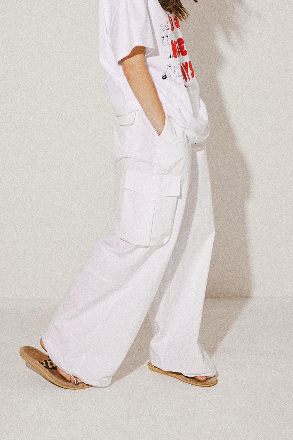 String Waist Cargo Pants (white) - pakke