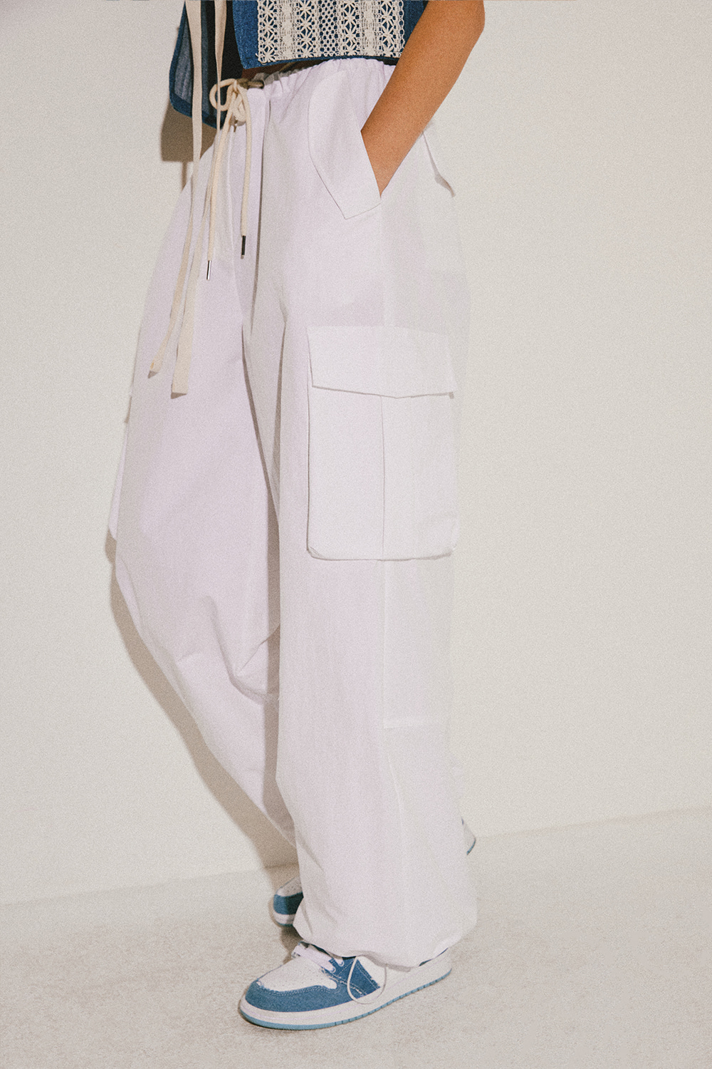 String Waist Cargo Pants (white) - pakke