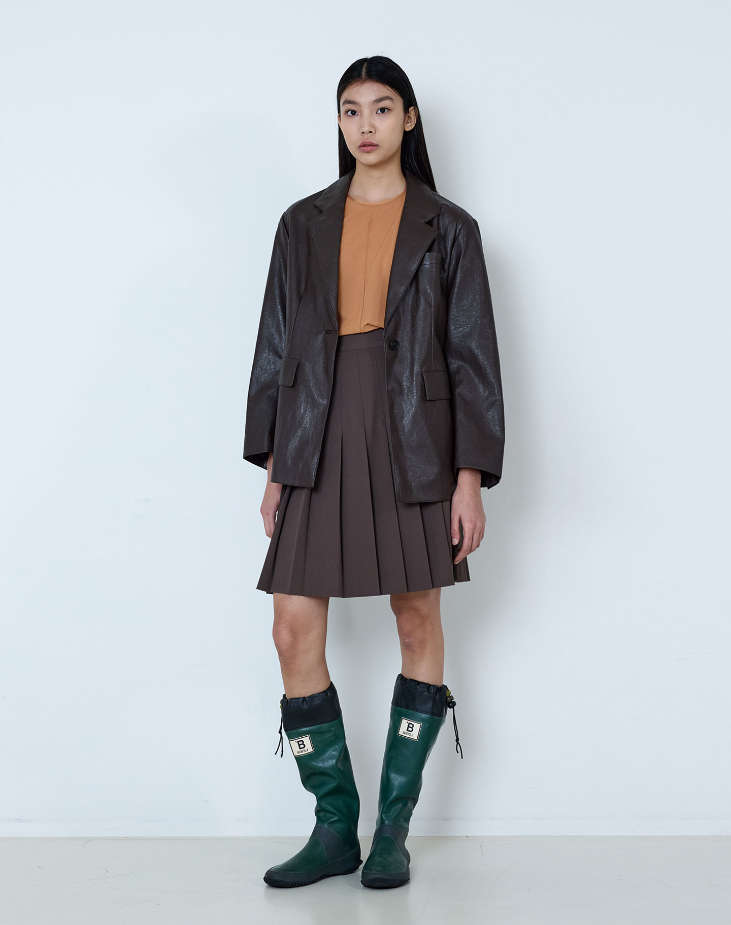 Over-Fit Vegan Leather Blazer (Brown) | hennit