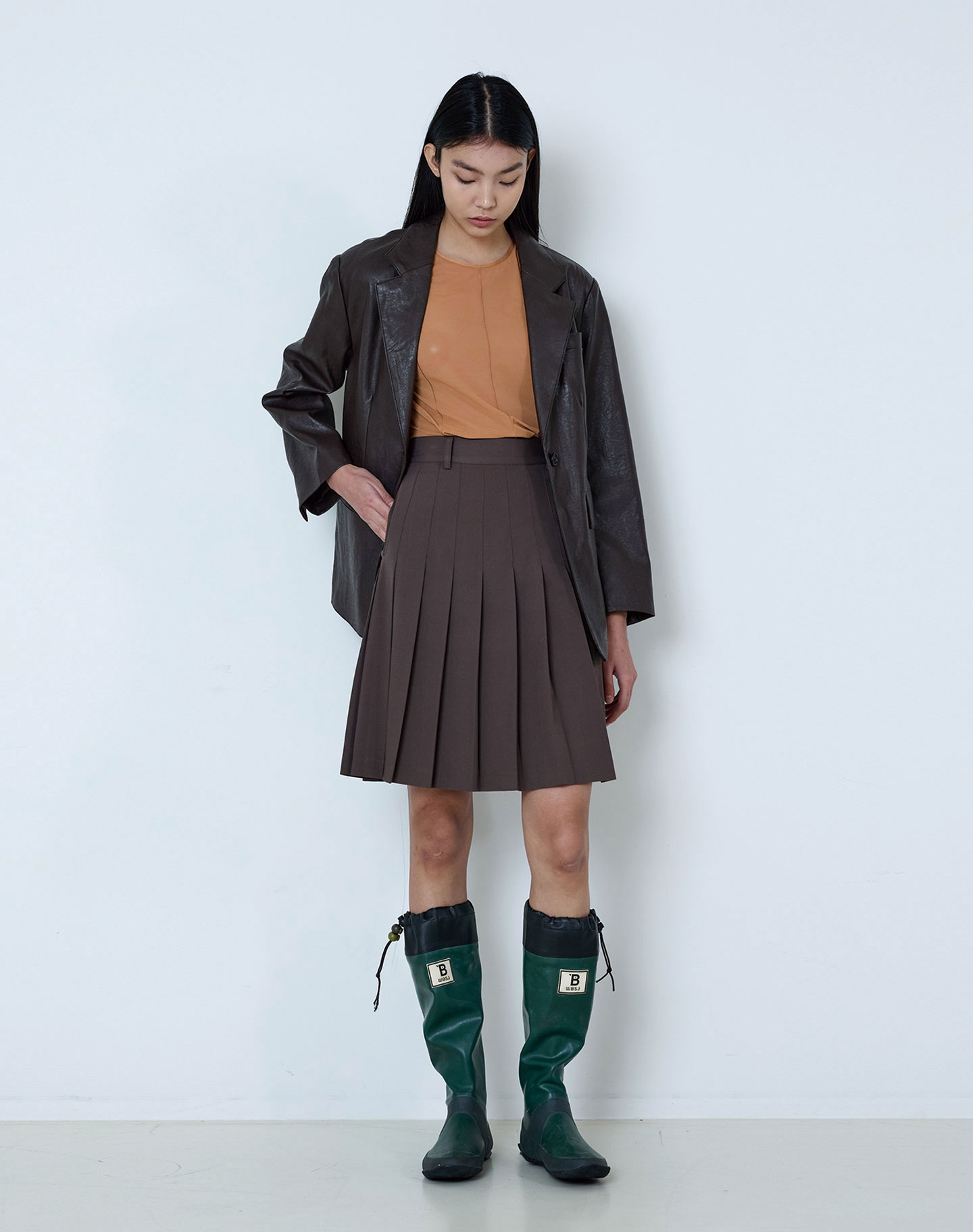 Over-Fit Vegan Leather Blazer (Brown) | hennit