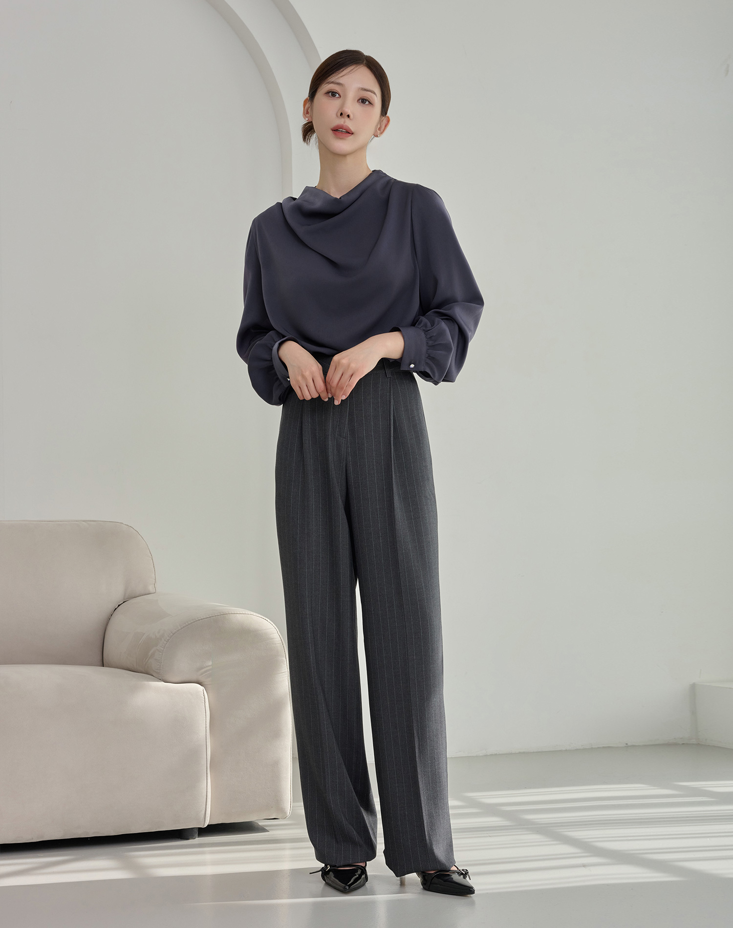 NECK DRAPE BLOUSE CHARCOAL 넥 드레이프 블라우스 차콜 | GIEMAR