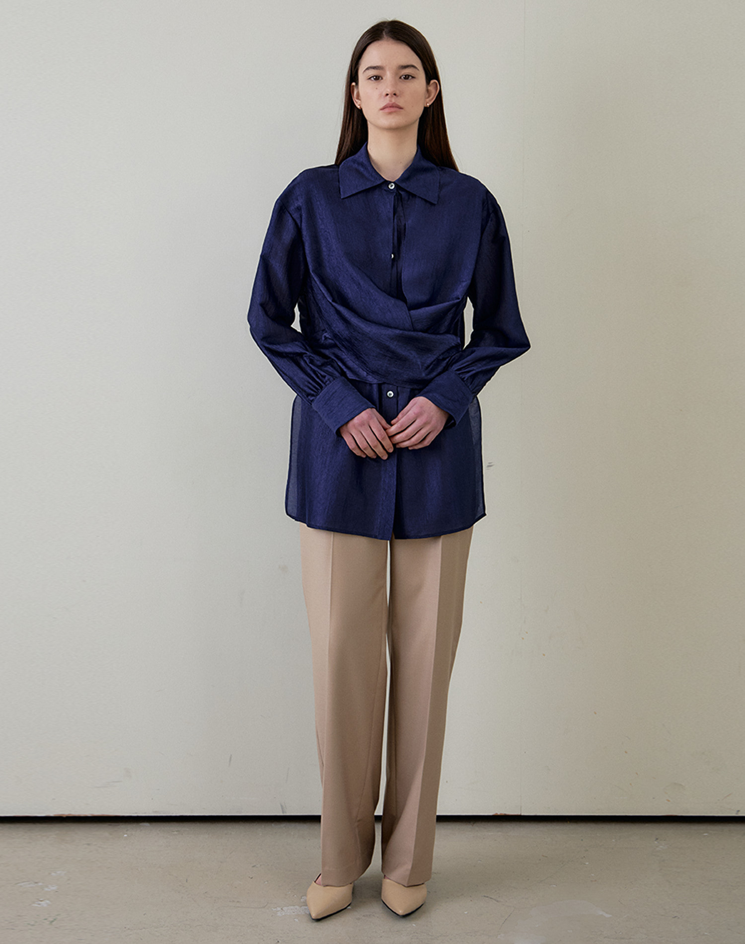 X BLOUSE NAVY 엑스 블라우스 네이비 - GIEMAR