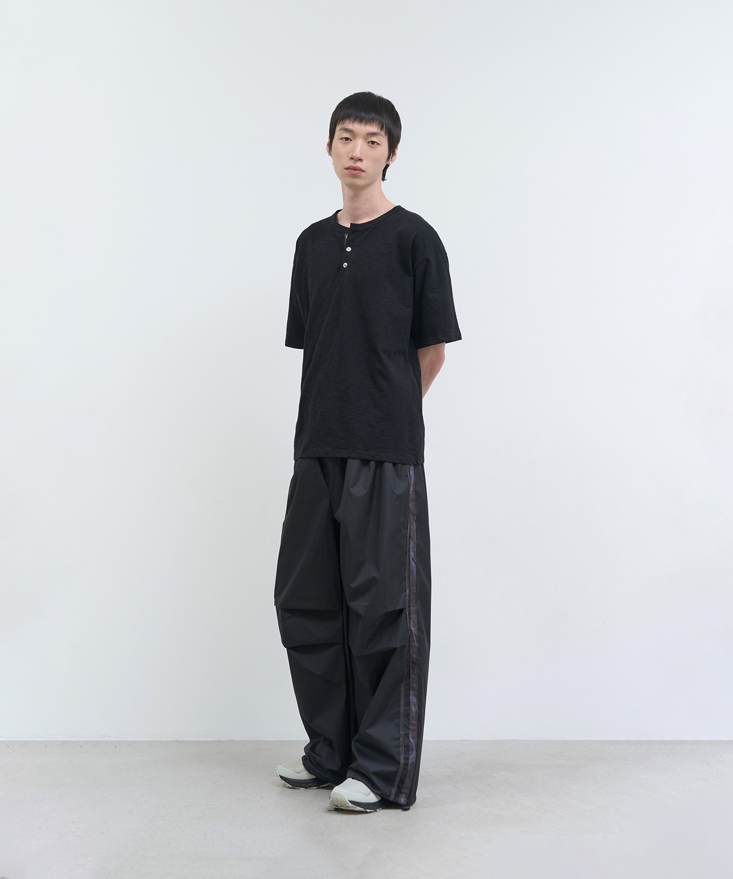 SLAB COTTON HENLEY NECK SHORT SLEEVE T-SHIRT - BLACK - NOISE