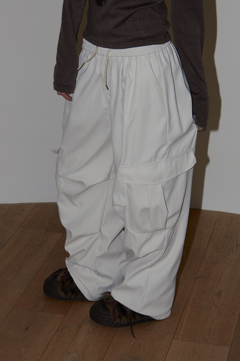 BALLOW MEGA WIDE CARGO PANTS - 런츠