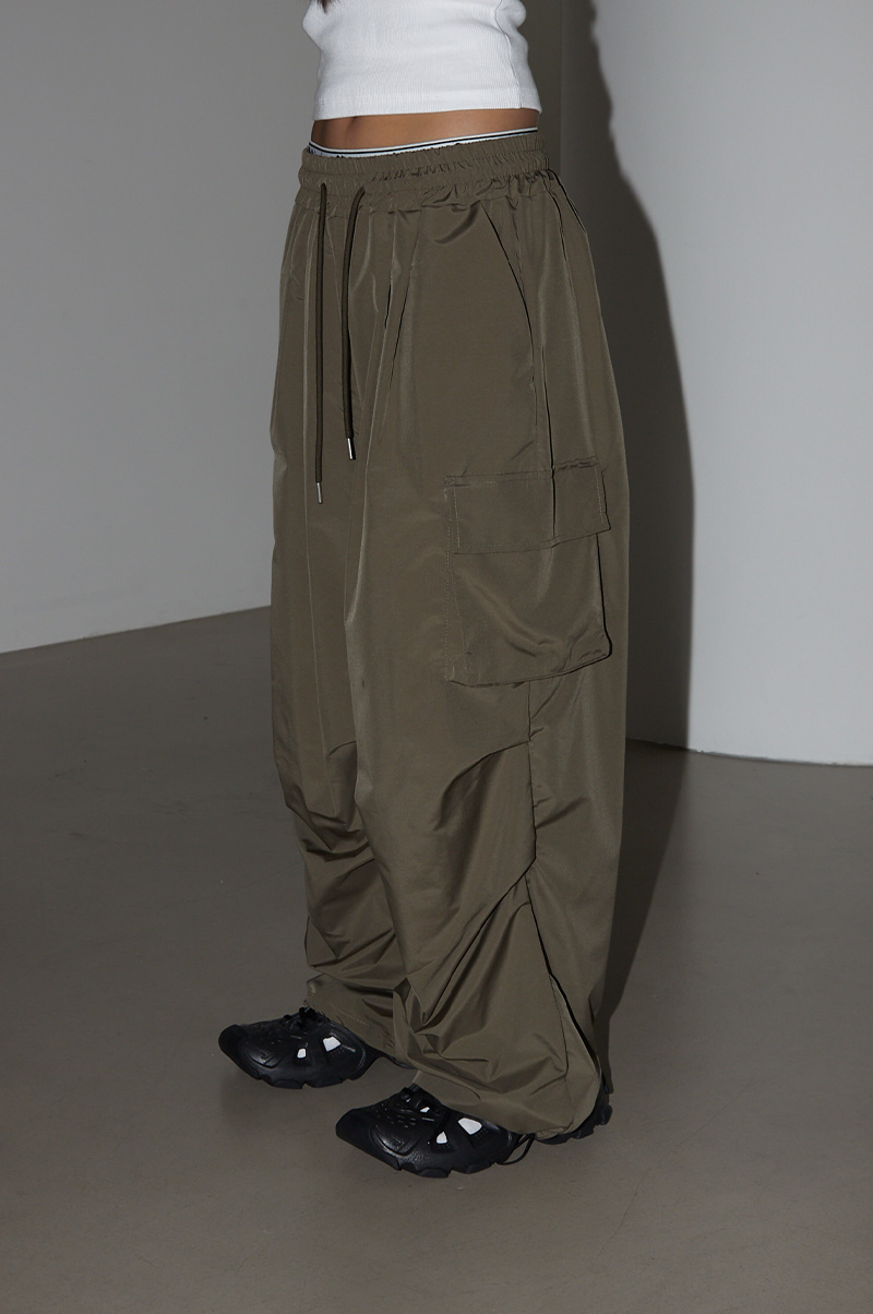 CLAP MEGA WIDE CARGO NYLON PANTS - 런츠