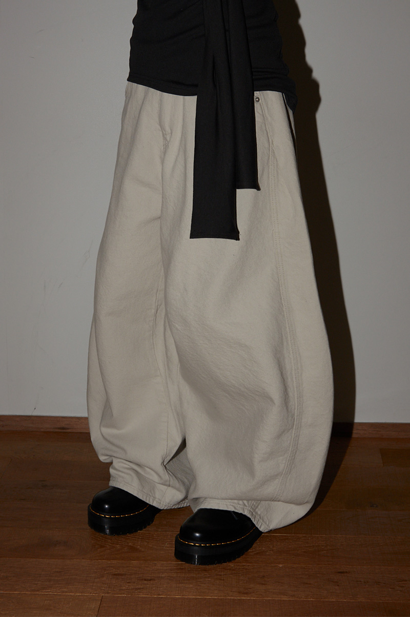 ANNA SIDE TUCK MEGA WIDE PANTS - 런츠