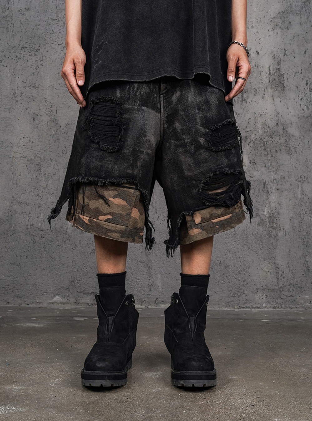 [UNDERWATER] Erosion Damaged Splicing Shorts - BCAESAR