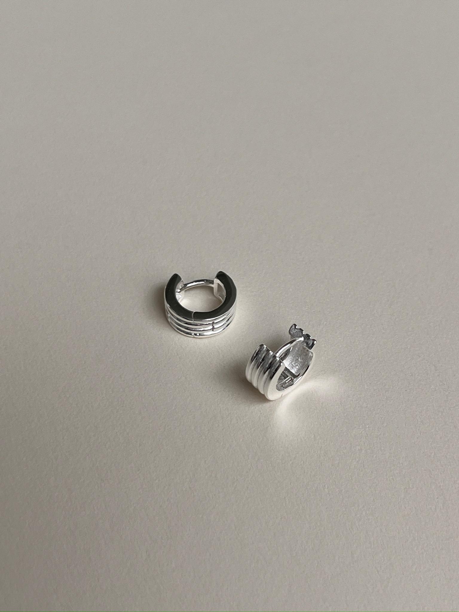 [S925] Mini Triple Pipe One Touch Earrings - Détaché