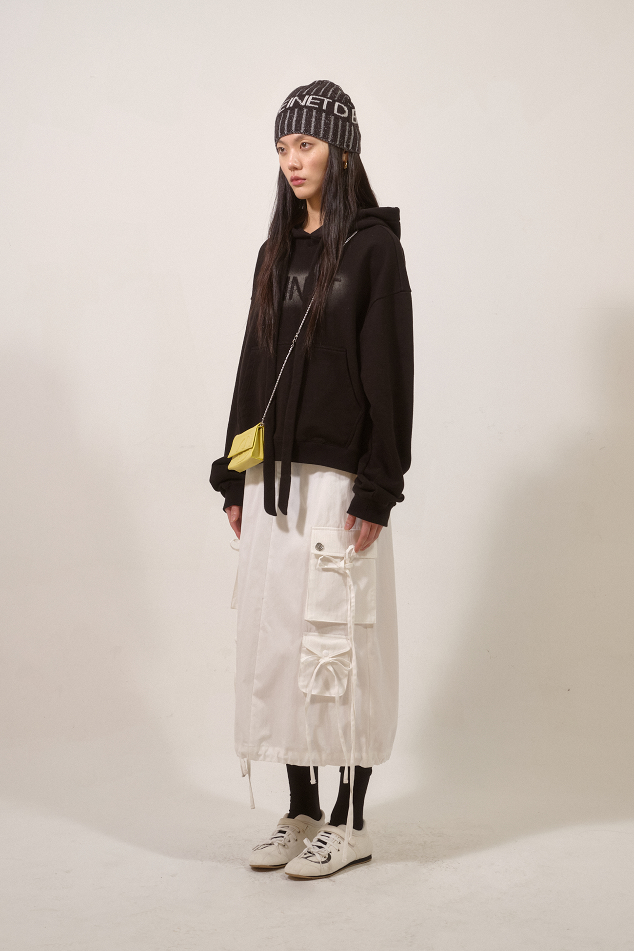 RIBBON STRING POINT HOODIE IN BLACK | DEINET