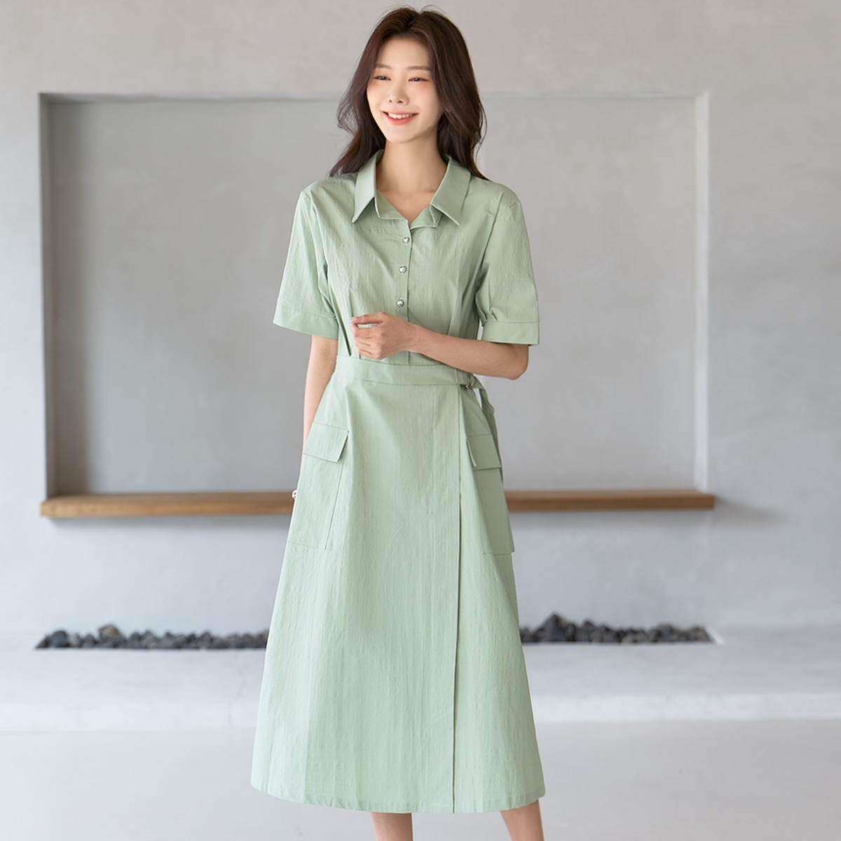 퀸잇 - 뒷밴딩 단추셔링 플레어 원피스_2color