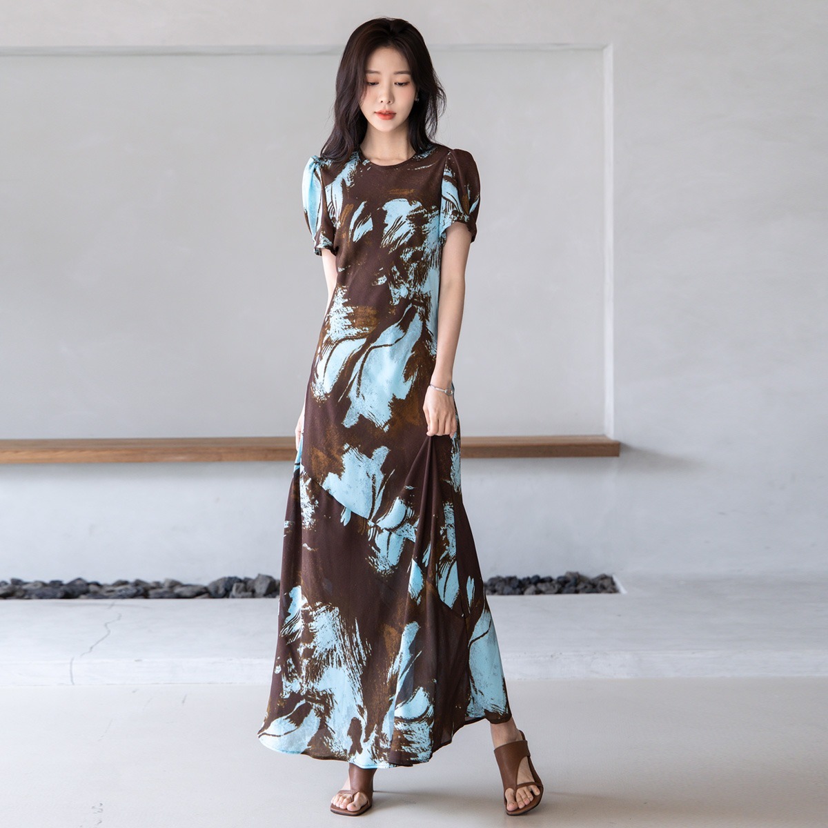 퀸잇 - 뒷밴딩 단추셔링 플레어 원피스_2color