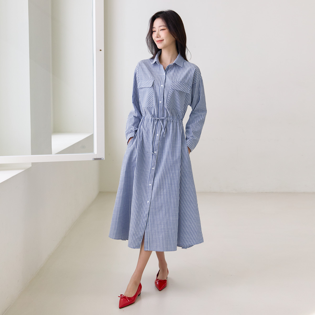 퀸잇 - 뒷밴딩 단추셔링 플레어 원피스_2color