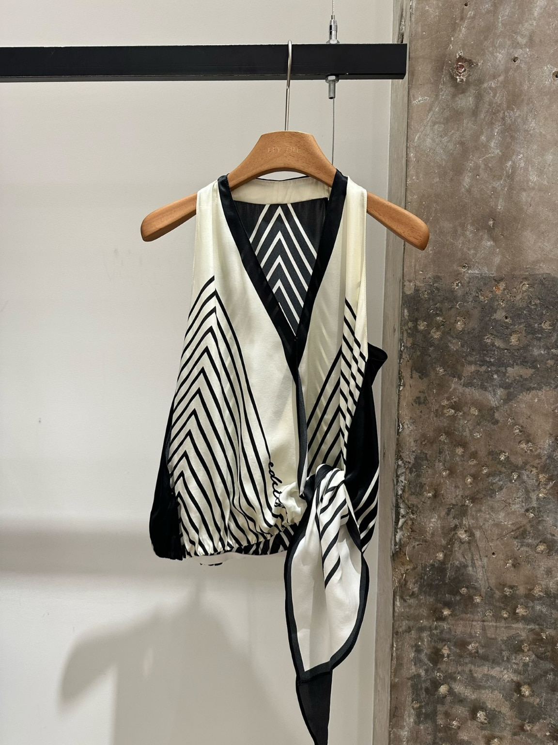 Scarf Wrapping Tank Top - 클라라오티티