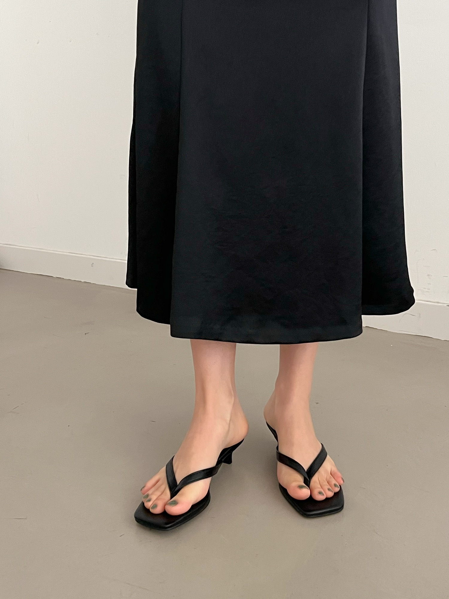 SLIM TOE MULE - OPEN UP CLOSET
