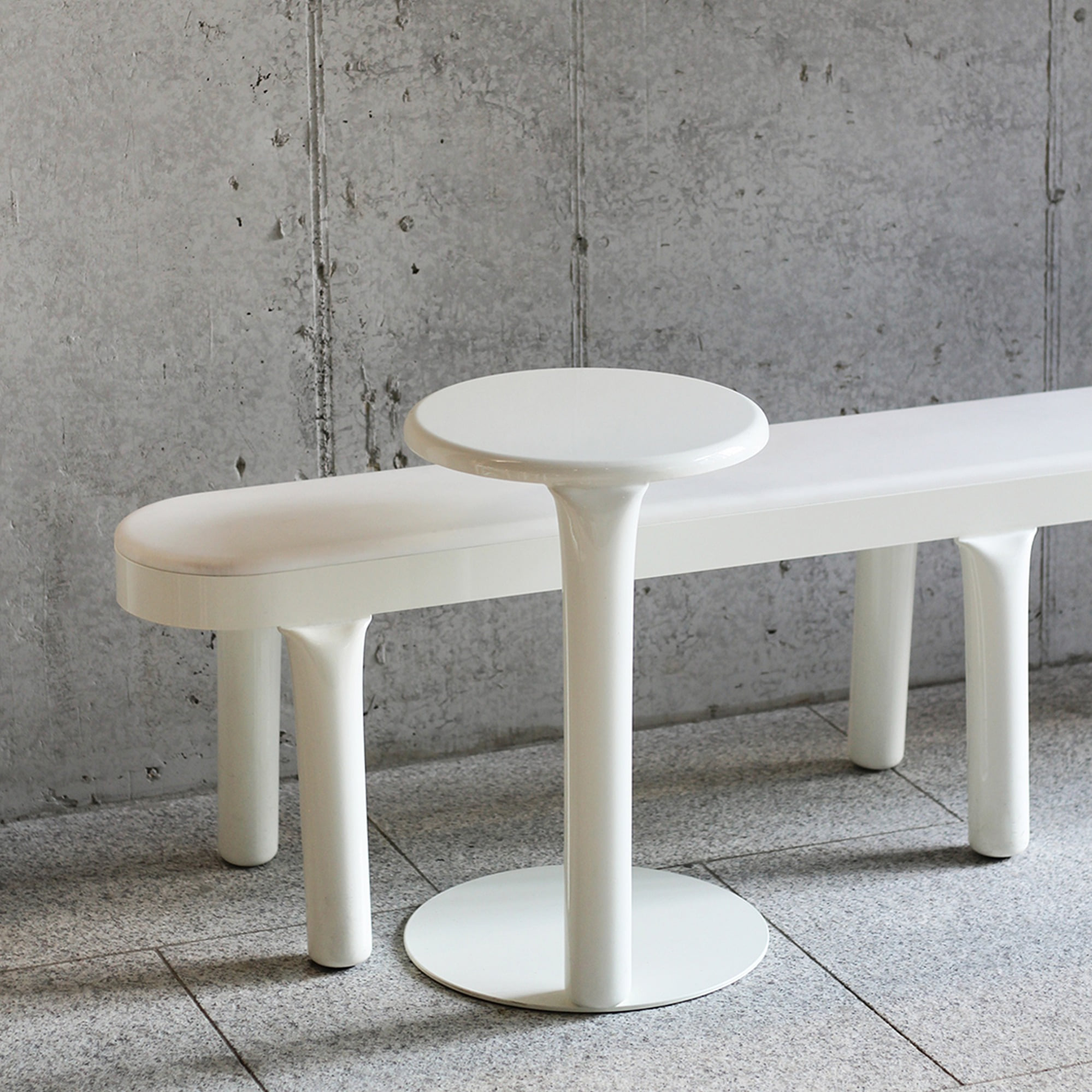 프레수라 사이드 테이블 Pressura Side Table - MILLIMETER MILLIGRAM